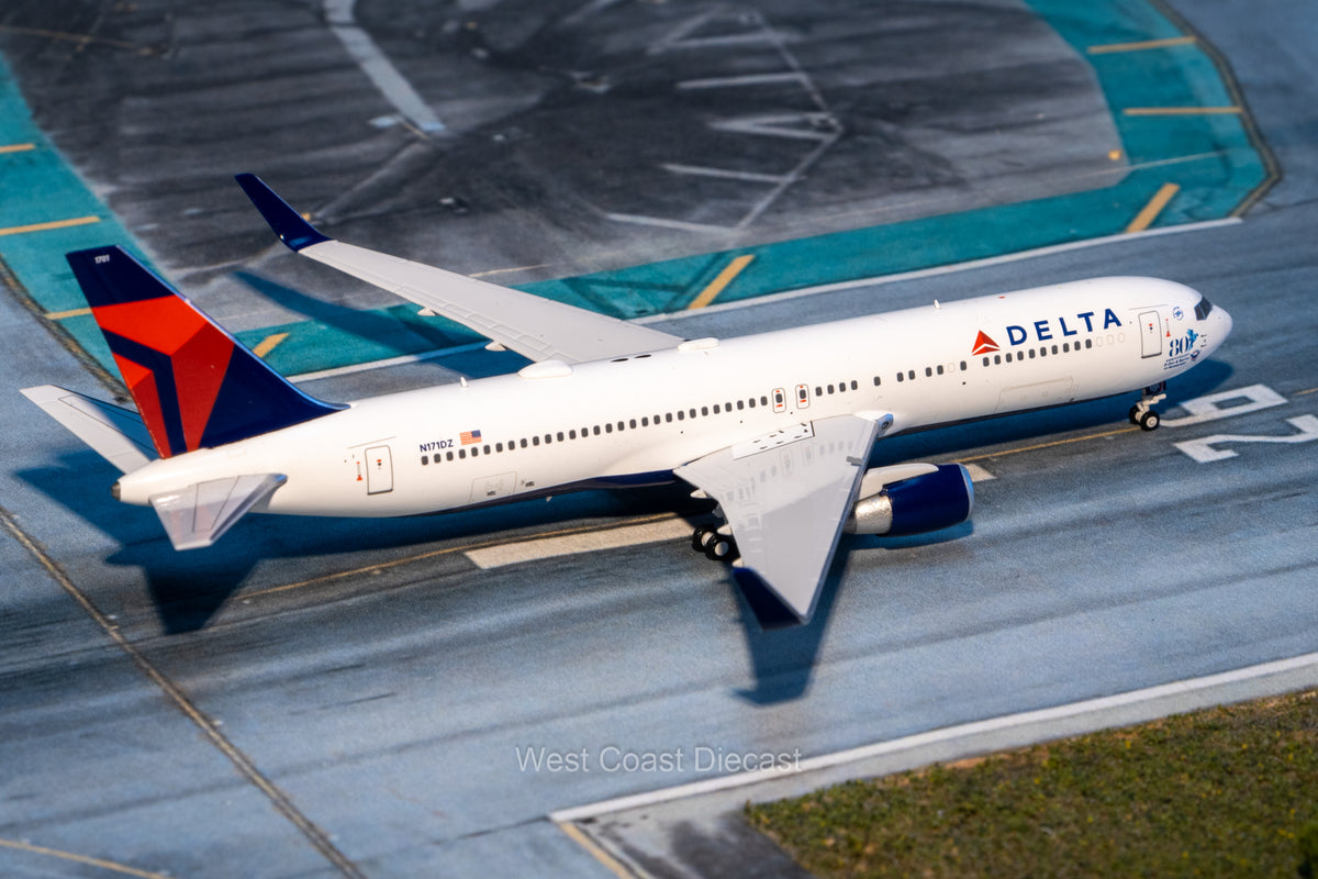 December Release Panda Models Delta Airlines Boeing 767-300ER "Commemo ...