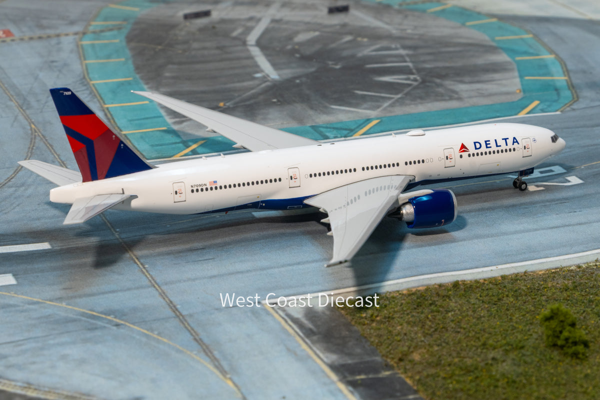 November 2025 Release Phoenix Models Delta Boeing 777-200ER N709DN ...